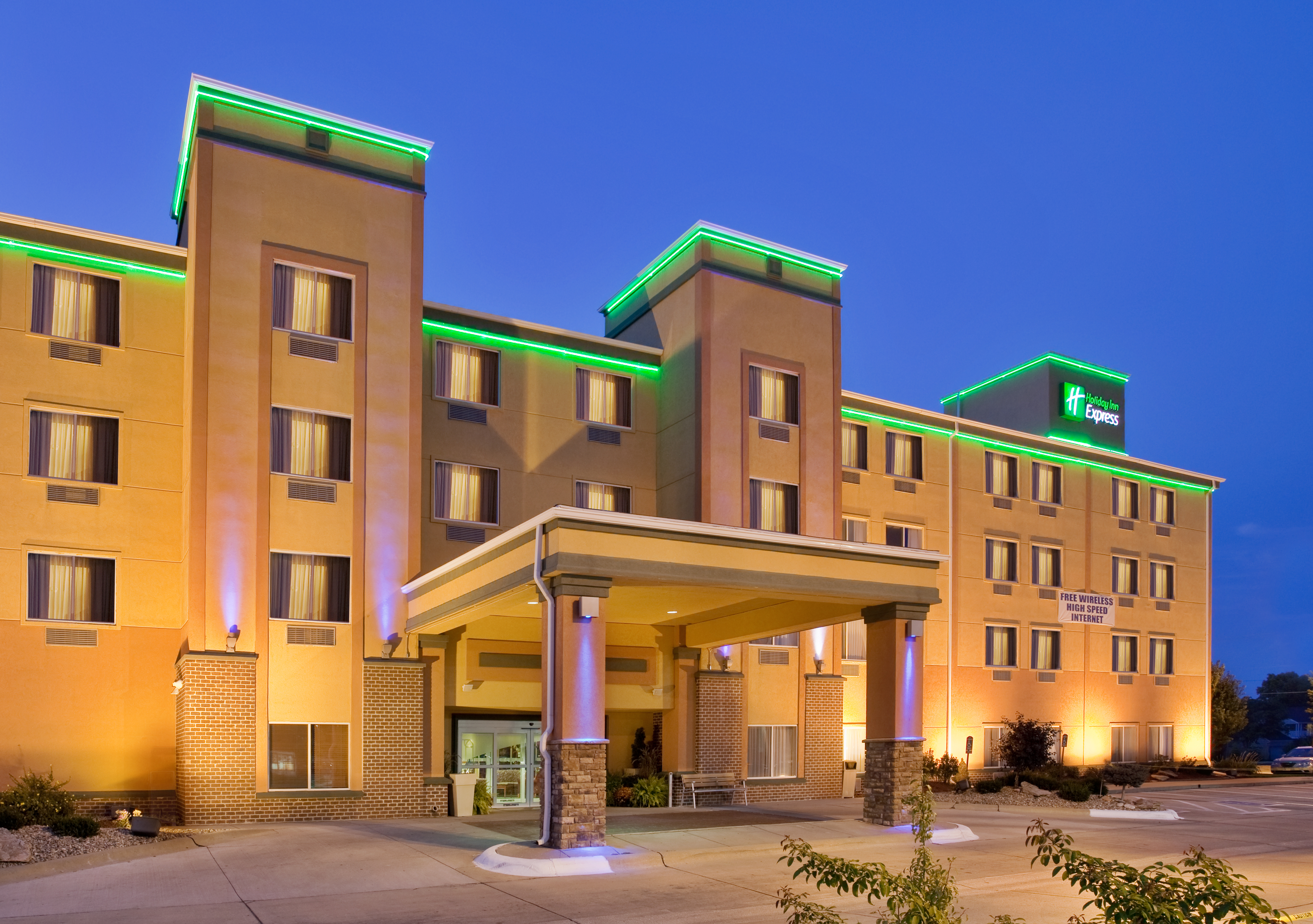 Holiday Inn Express | VisitNebraska.com