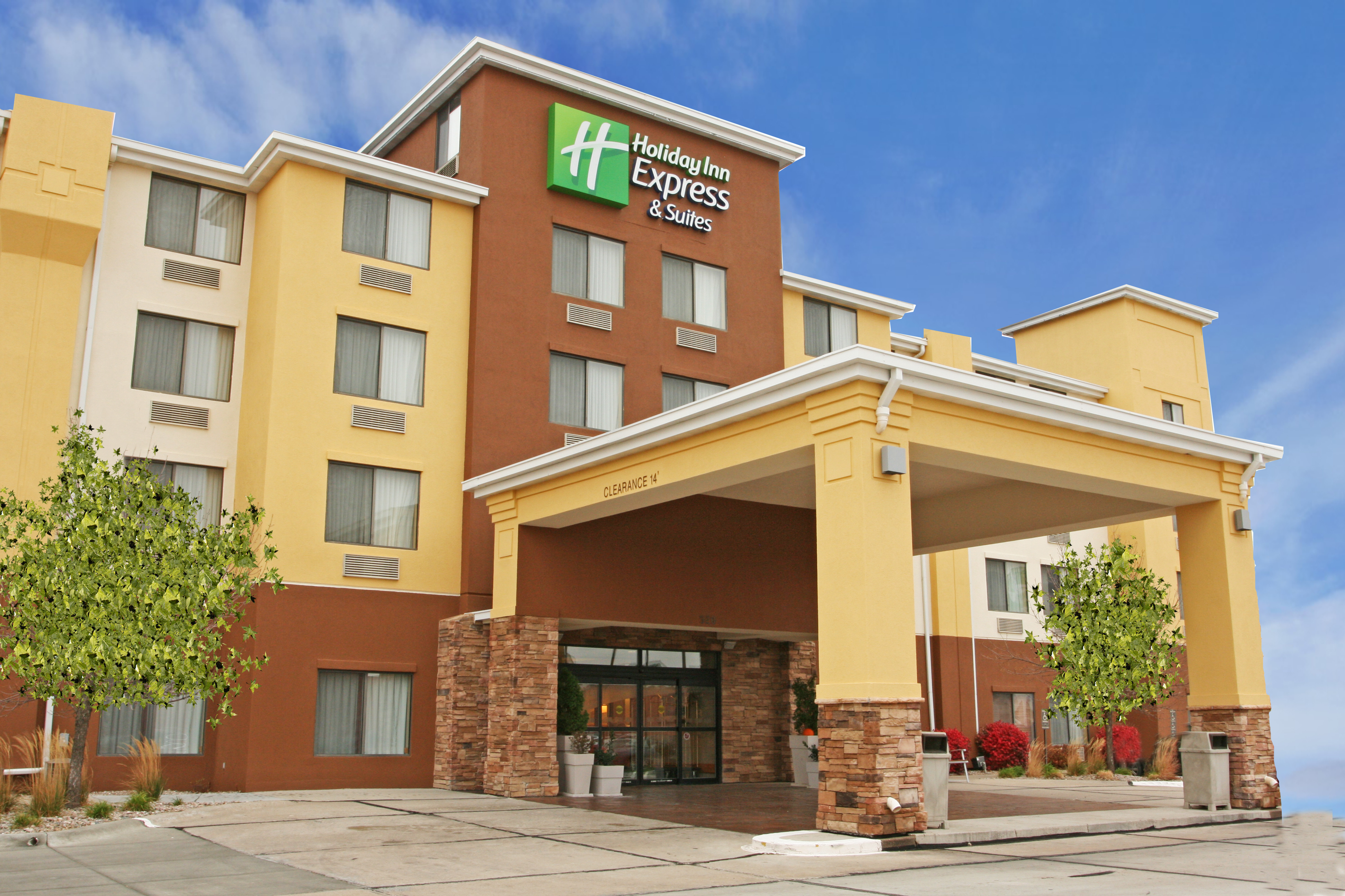 Holiday Inn Express Hotel & Suites | VisitNebraska.com